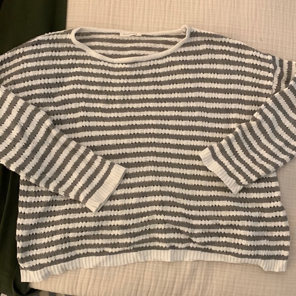 Neuflora | Sweaters | Neuflora Sweater | Poshmark